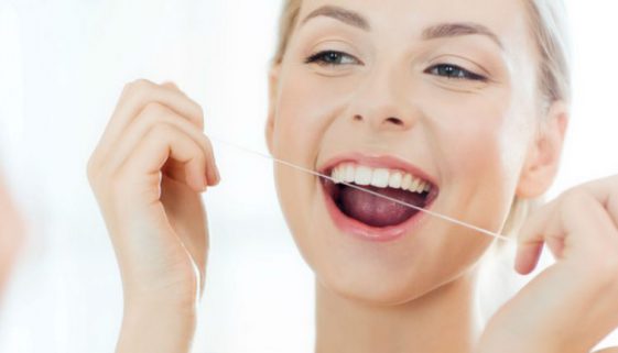Aprende a utilizar el hilo dental | Odontotecks